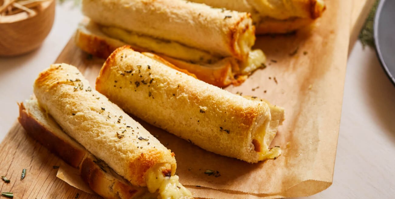 Cheesey Cheddar Rolls With Rosemary And Horseradish Recipe | Woolworths